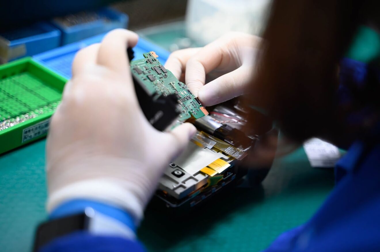 Fujifilm Factory Tour: Meet Fujifilm's Most Complex Gear to Manufacture ...